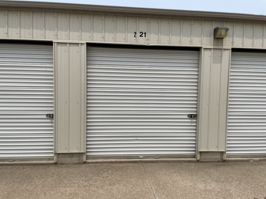 10' x 20' x 9' Storage Units: Roll Up Doors | 24-Hour | Davenport, IA